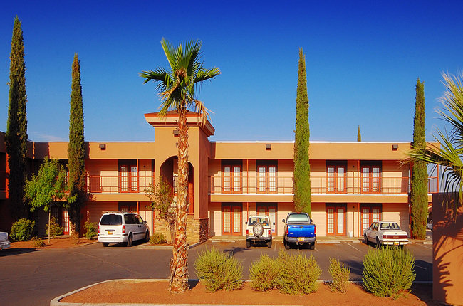 Desert Palms Apartments - JL Gray Company